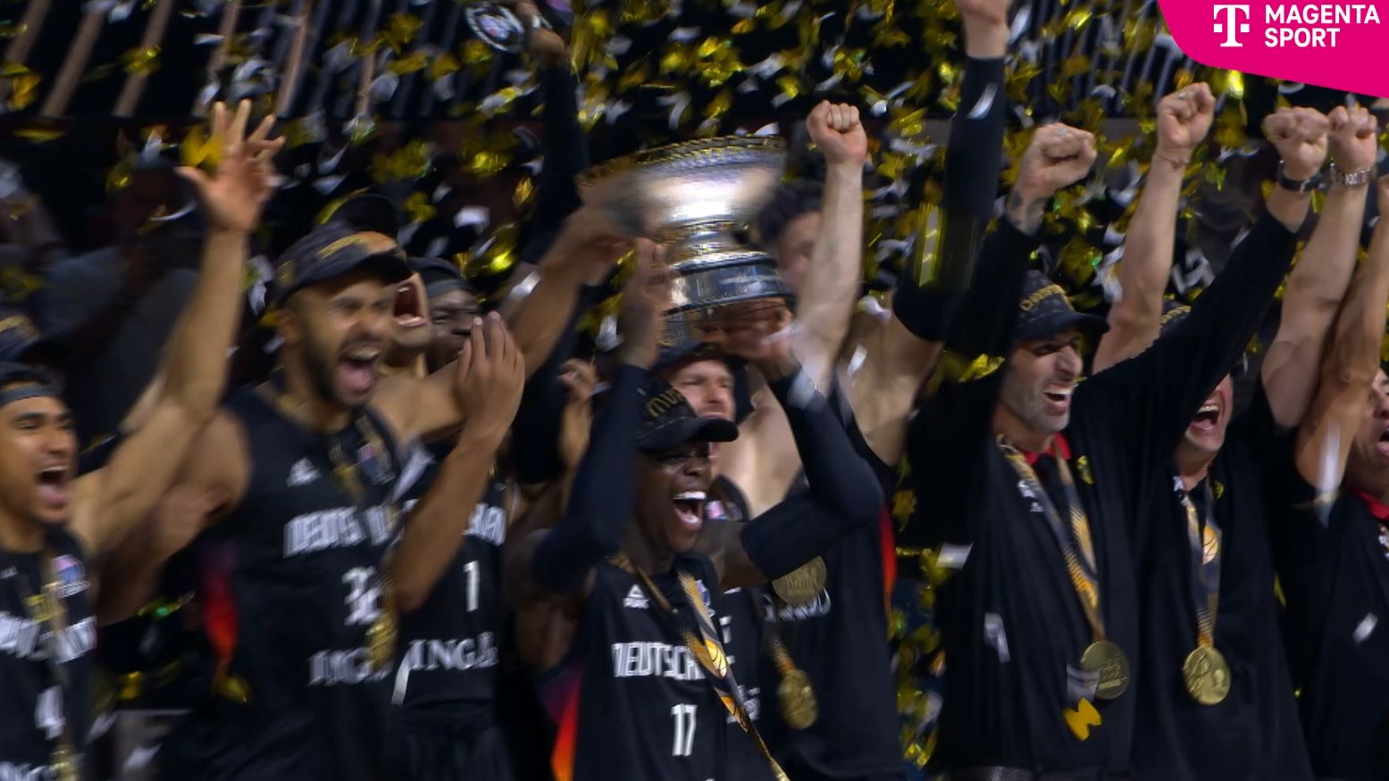 Highlights: DBB-Team krönt sich in Thriller gegen die Türkei zum ...