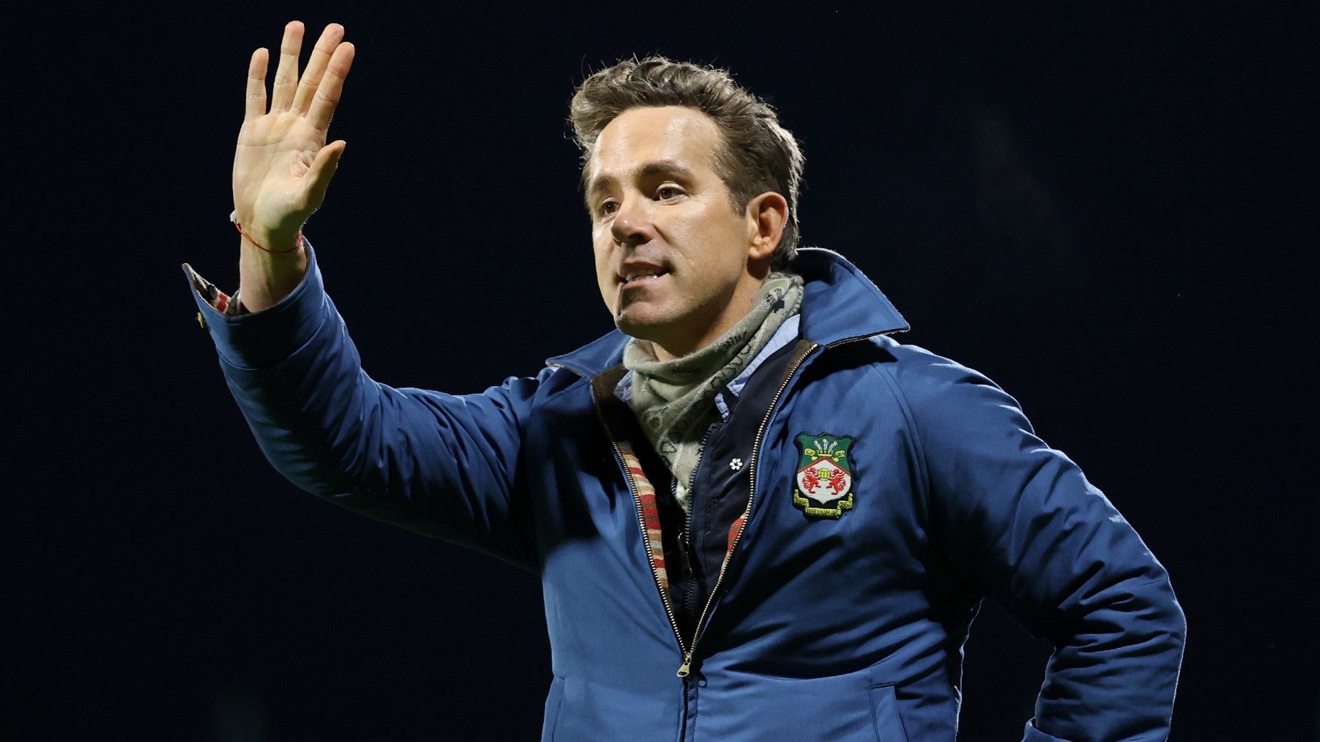 Wie im Film: Hollywood-Star Ryan Reynolds feiert FA-Cup-Überraschung ...